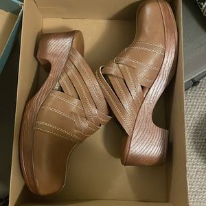 b.o.c. | Shoes | Retro 7s Inspired Boc Boc Johana Clogs In Tan Brown ...